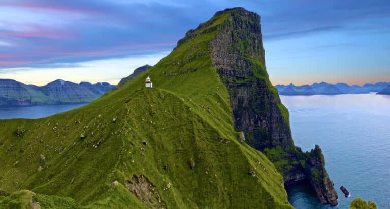 Kallur Lighthouse | Guide to Faroe Islands : Guide to Faroe Islands