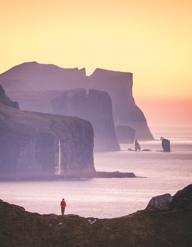 Kallur Lighthouse | Guide to Faroe Islands : Guide to Faroe Islands