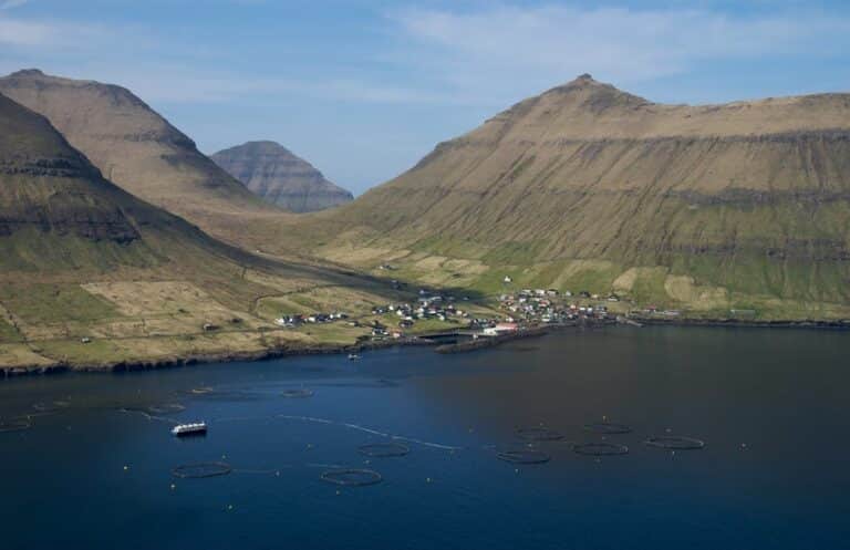 Bøsdalafossur waterfall | Guide to Faroe Islands : Guide to Faroe Islands
