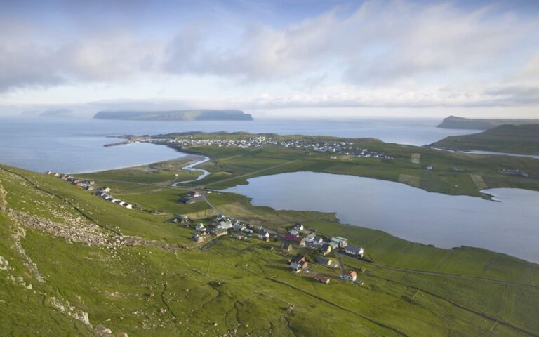 Leitisvatn • Floating Lake | Guide to Faroe Islands