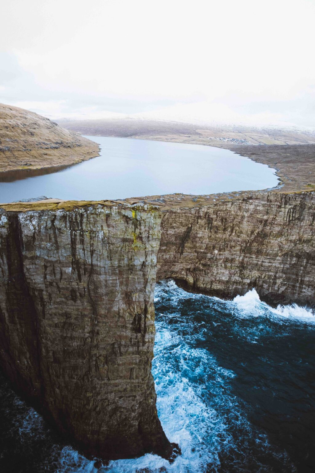 Leitisvatn • Floating Lake | Guide to Faroe Islands